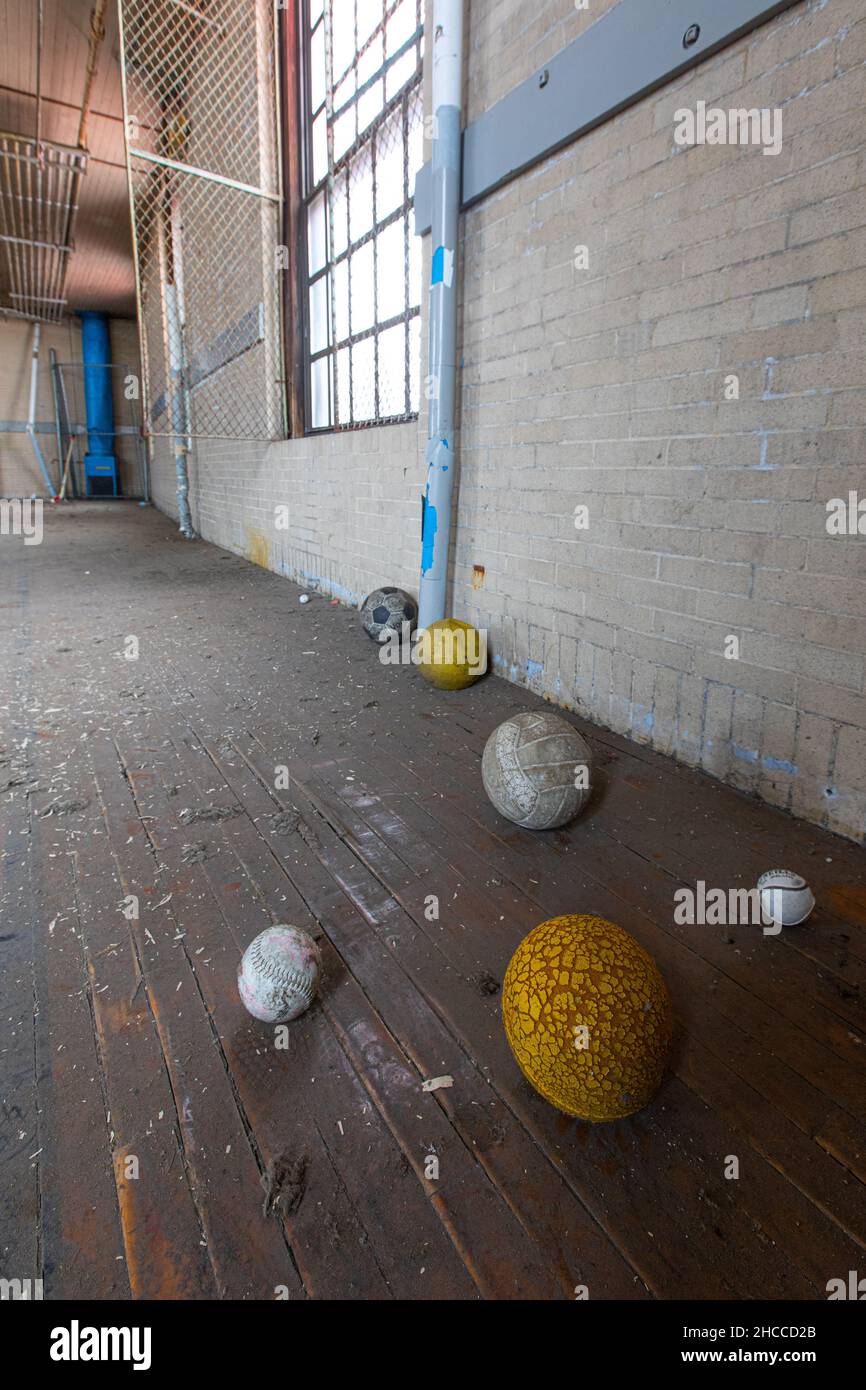 Abandoned building urbex exploration forgotten, explore, explorer, lost ...
