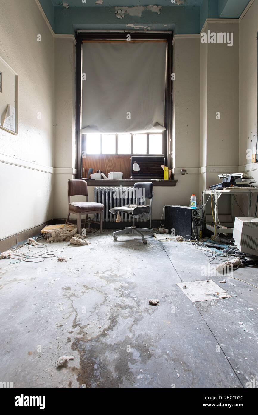 Abandoned building urbex exploration forgotten, explore, explorer, lost ...