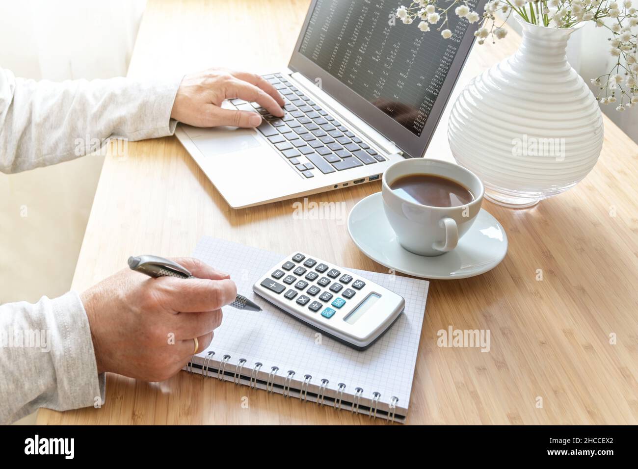 Accounting office hi-res stock photography and images - Alamy