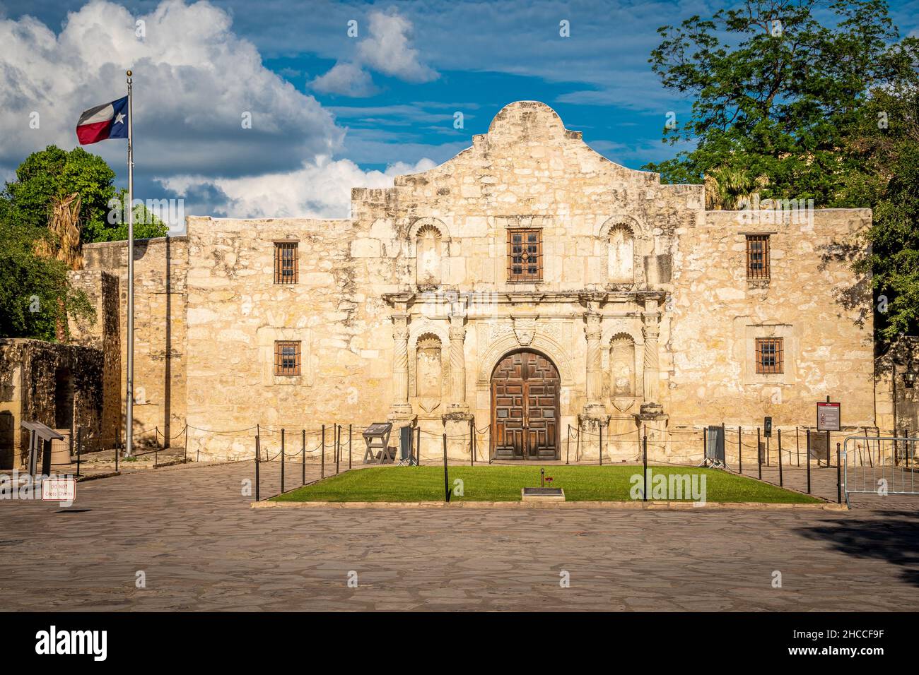 The facade of the Alamo Mission in San Antonio Stock Photo - Alamy