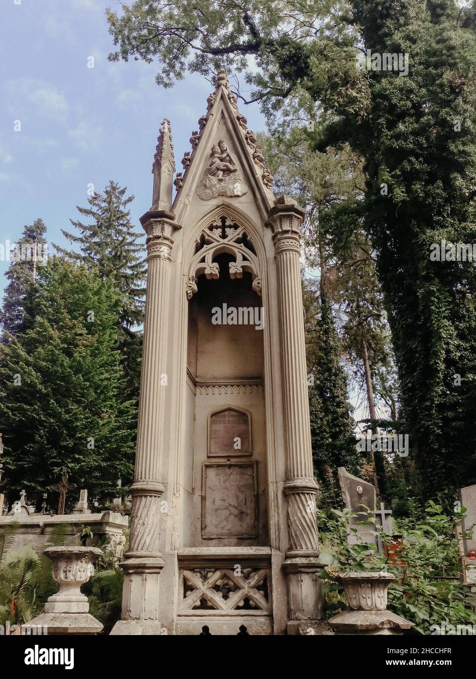 Large cross cemetery hi-res stock photography and images - Alamy
