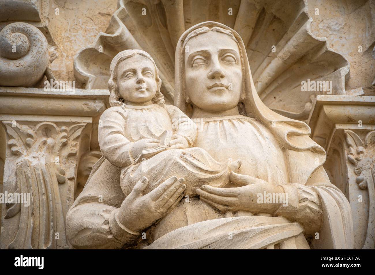 Stone sculpted figures hi-res stock photography and images - Alamy