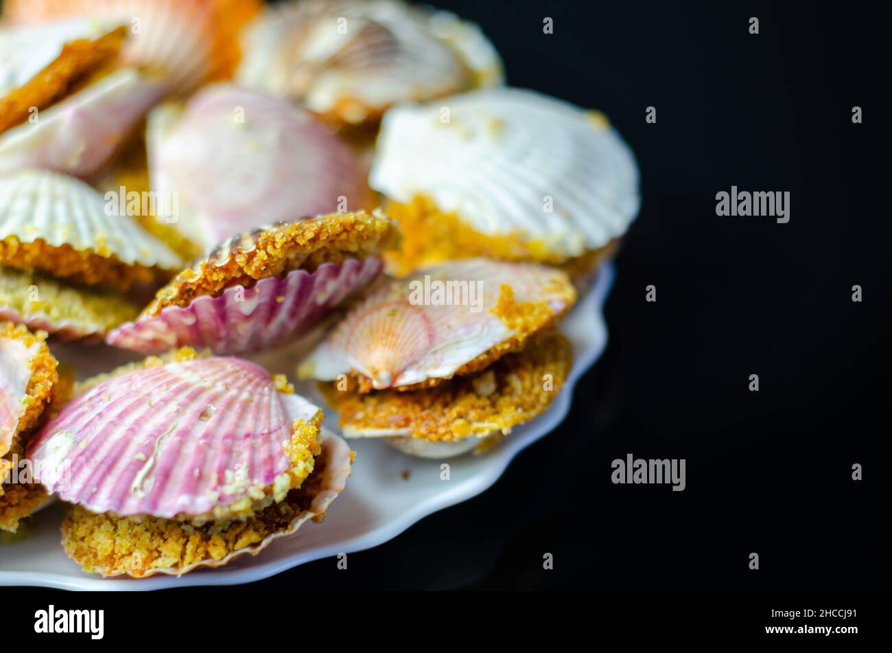 Mini coquilles St. Jacques, Natural scallop shells filled with ...