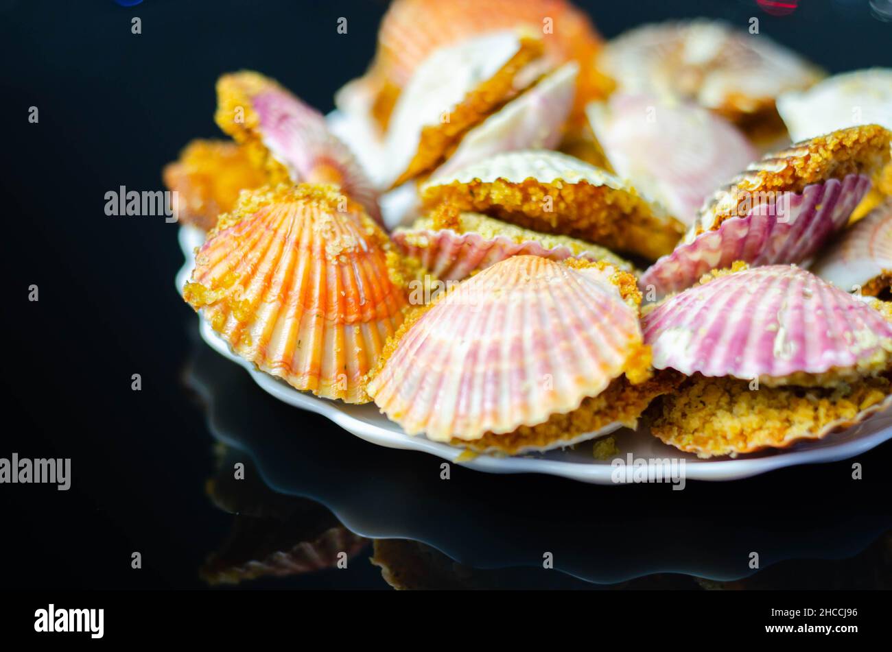 Mini coquilles St. Jacques, Natural scallop shells filled with ...