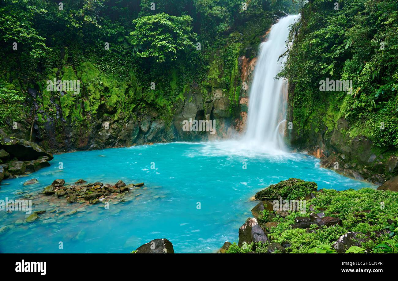 Catarata Río Celeste, waterfall of blue river Rio Celeste, Parque ...