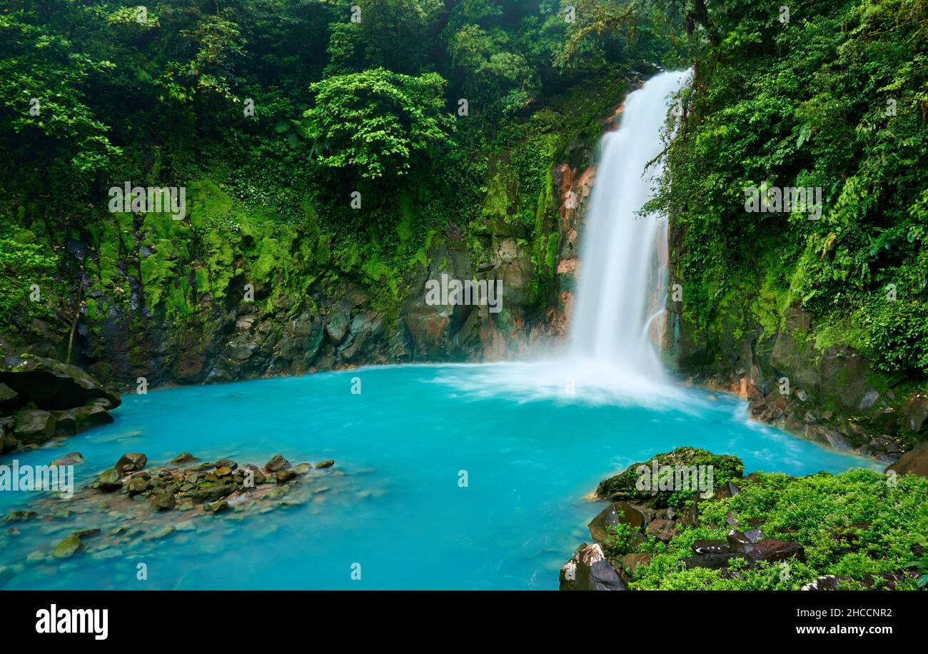 Catarata Río Celeste, waterfall of blue river Rio Celeste, Parque ...