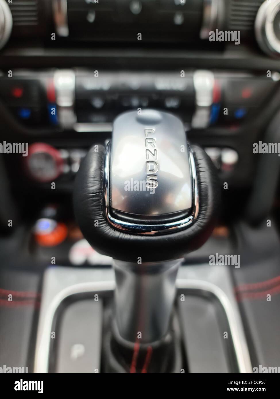 Closeup of an automatic gear stick of a 2018 Ford Mustang Stock Photo ...