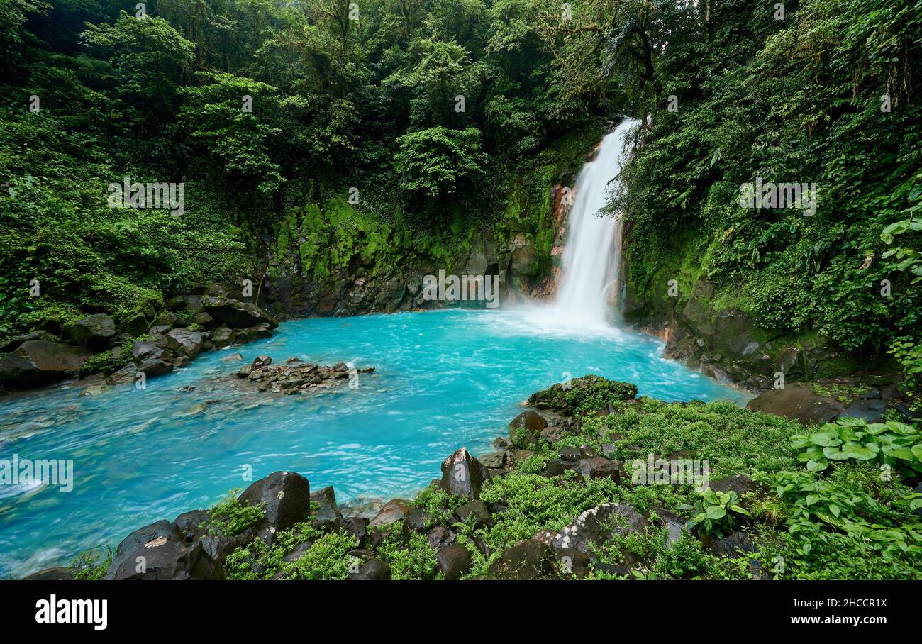 Catarata Río Celeste, waterfall of blue river Rio Celeste, Parque ...