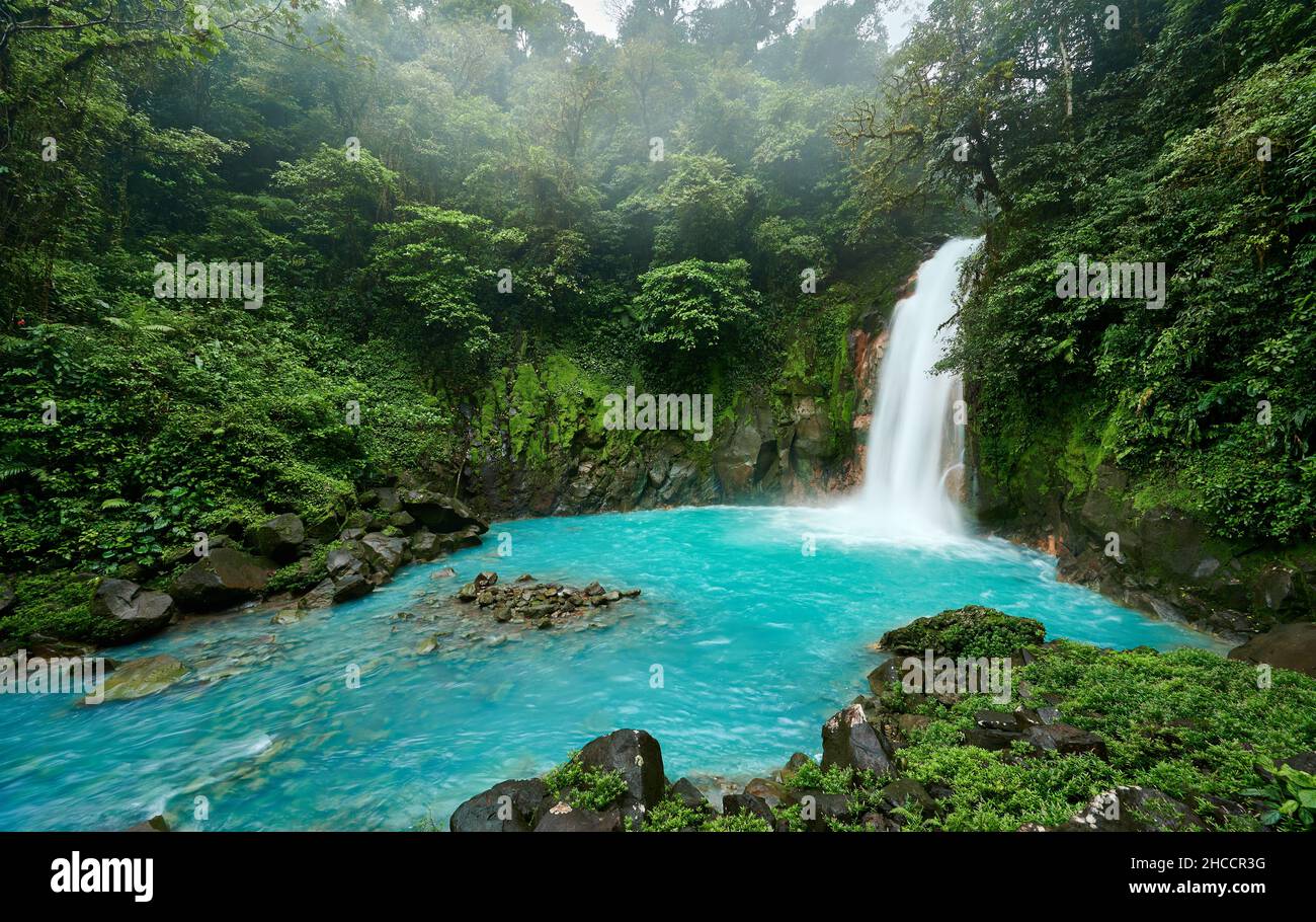 Catarata Río Celeste, waterfall of blue river Rio Celeste, Parque ...