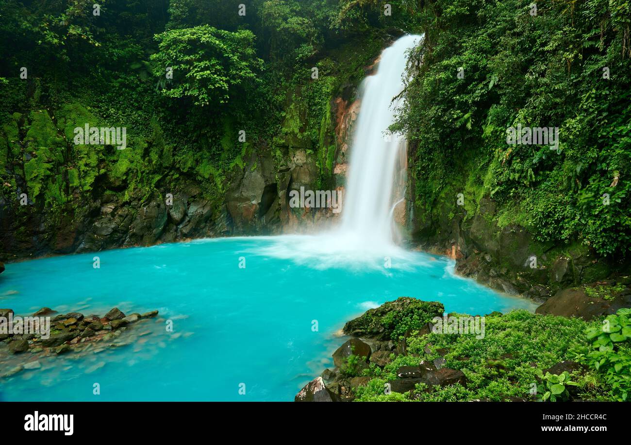 Catarata Río Celeste, waterfall of blue river Rio Celeste, Parque ...