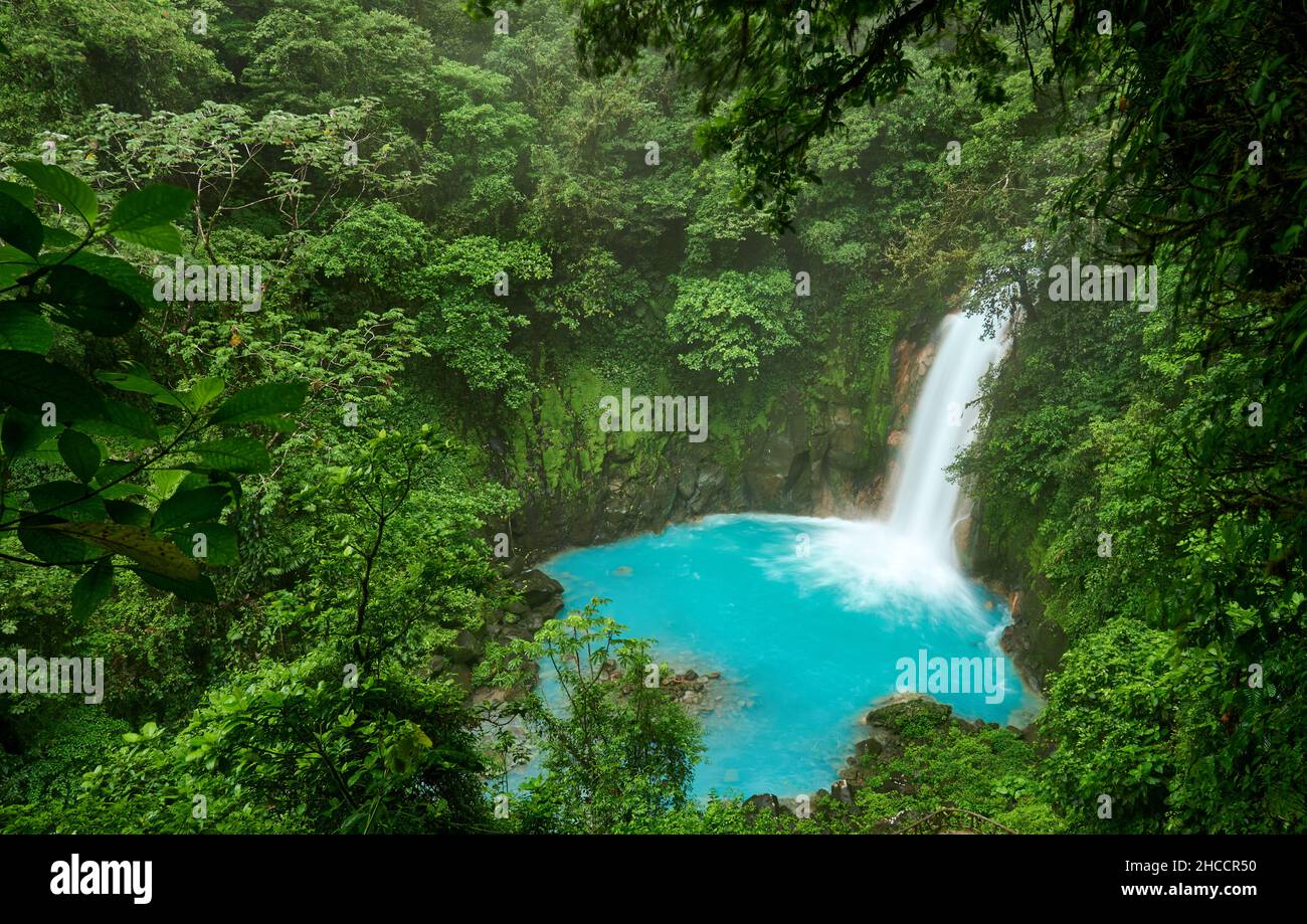 Catarata Río Celeste, waterfall of blue river Rio Celeste, Parque ...