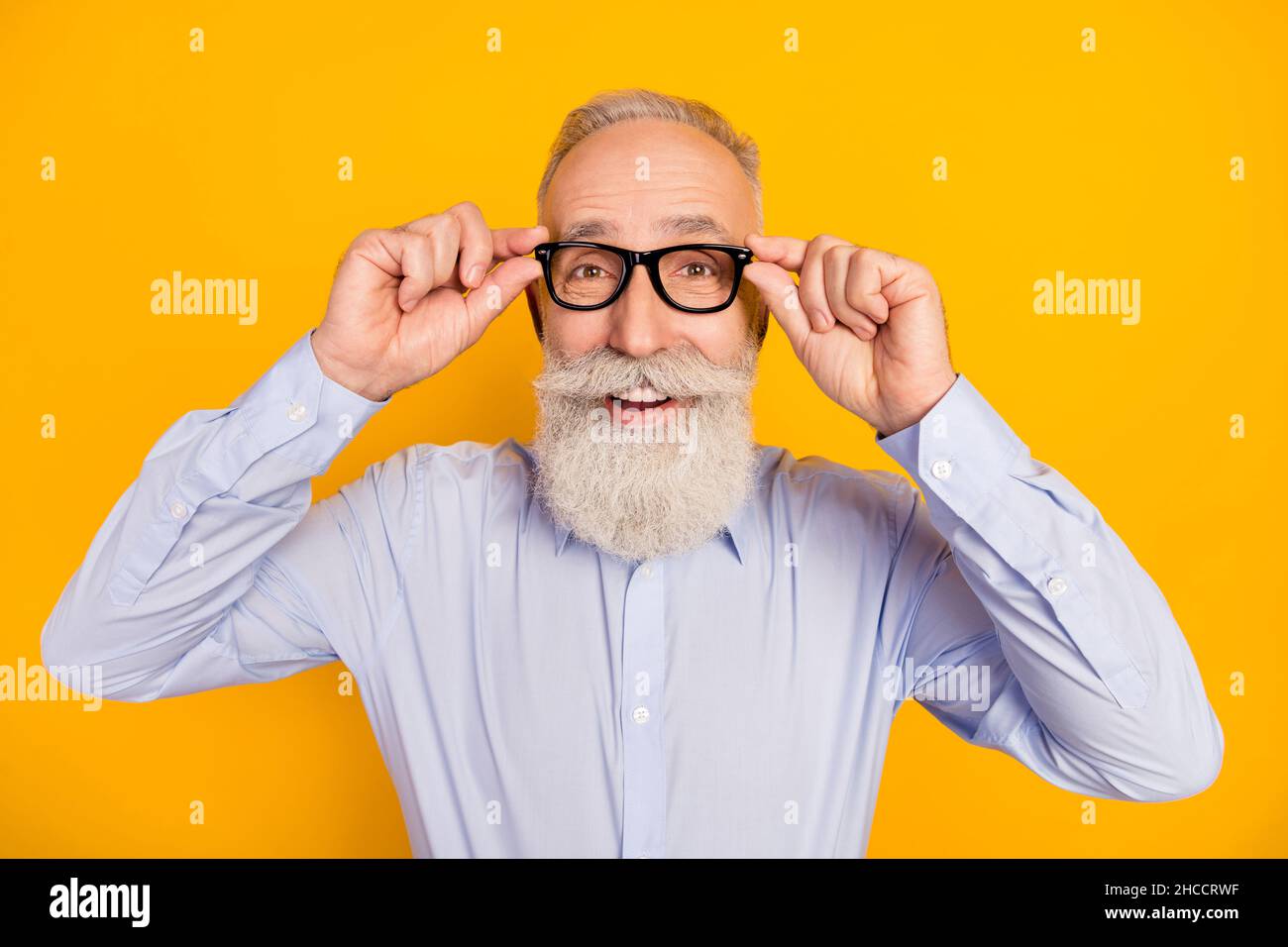 Photo of attractive amazed old man wear glasses sale news shock ...