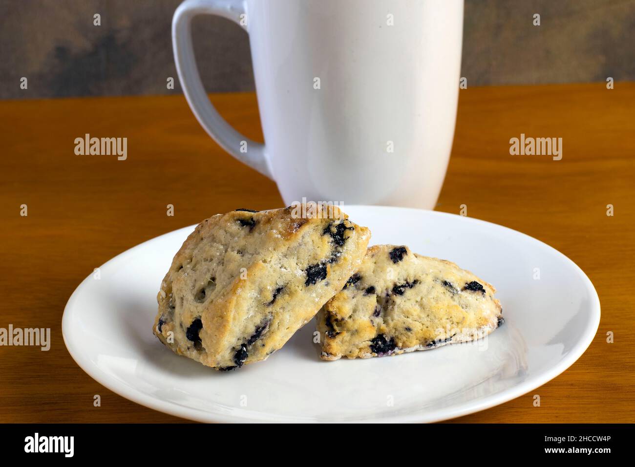 Mini berry scones hi-res stock photography and images - Alamy