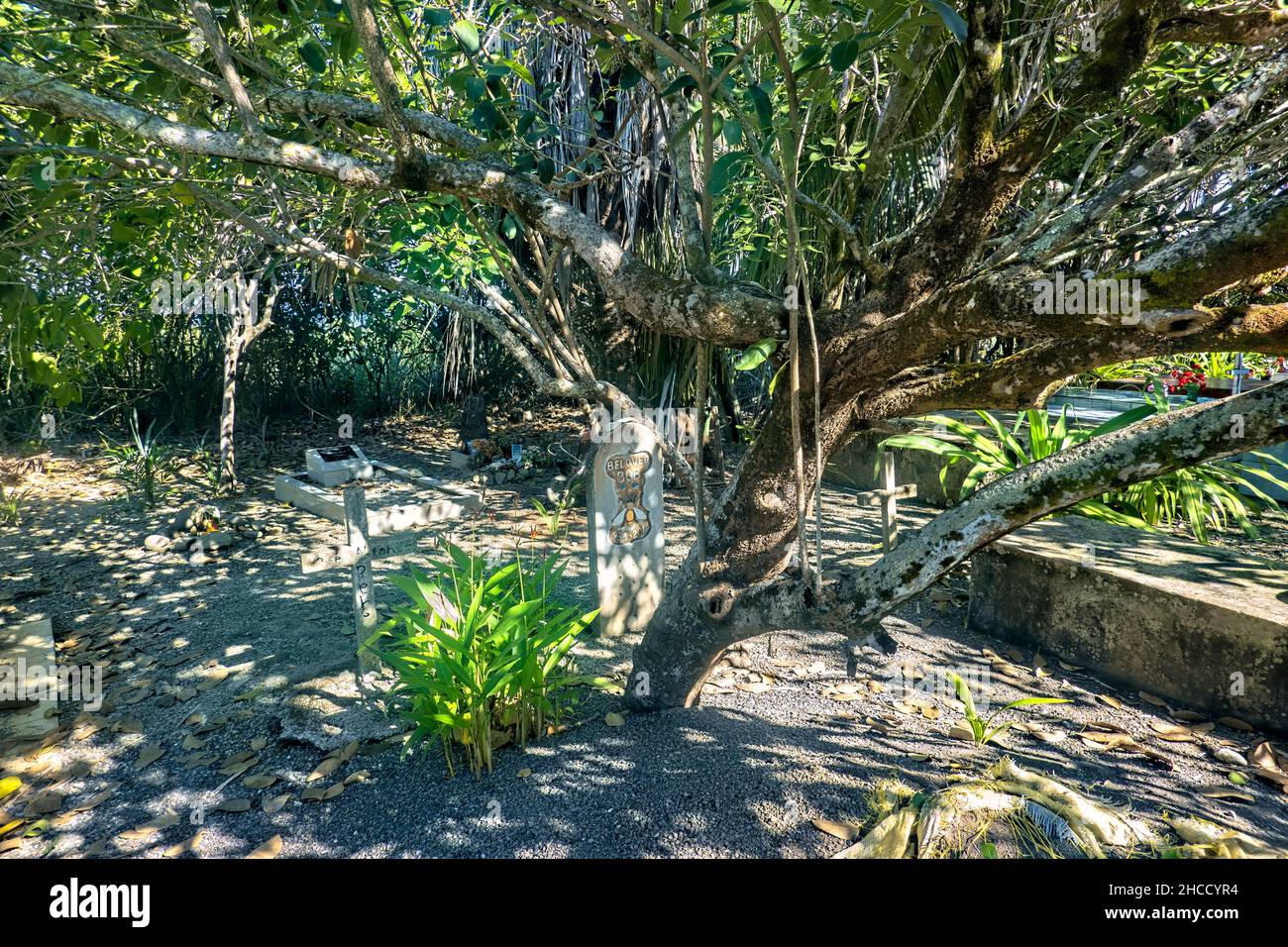 The unique Cabuya Island Cemetery, reached only at low tide, Nicoya ...
