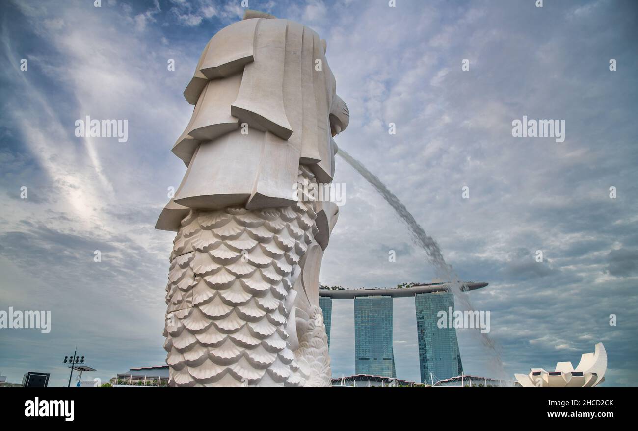 Merlion in marina bay hi-res stock photography and images - Alamy