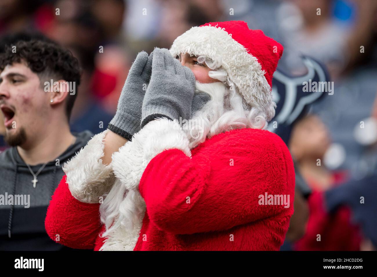 Houston, TX, USA. 26th Dec, 2021. A Houston Texans fan dressed as Santa ...