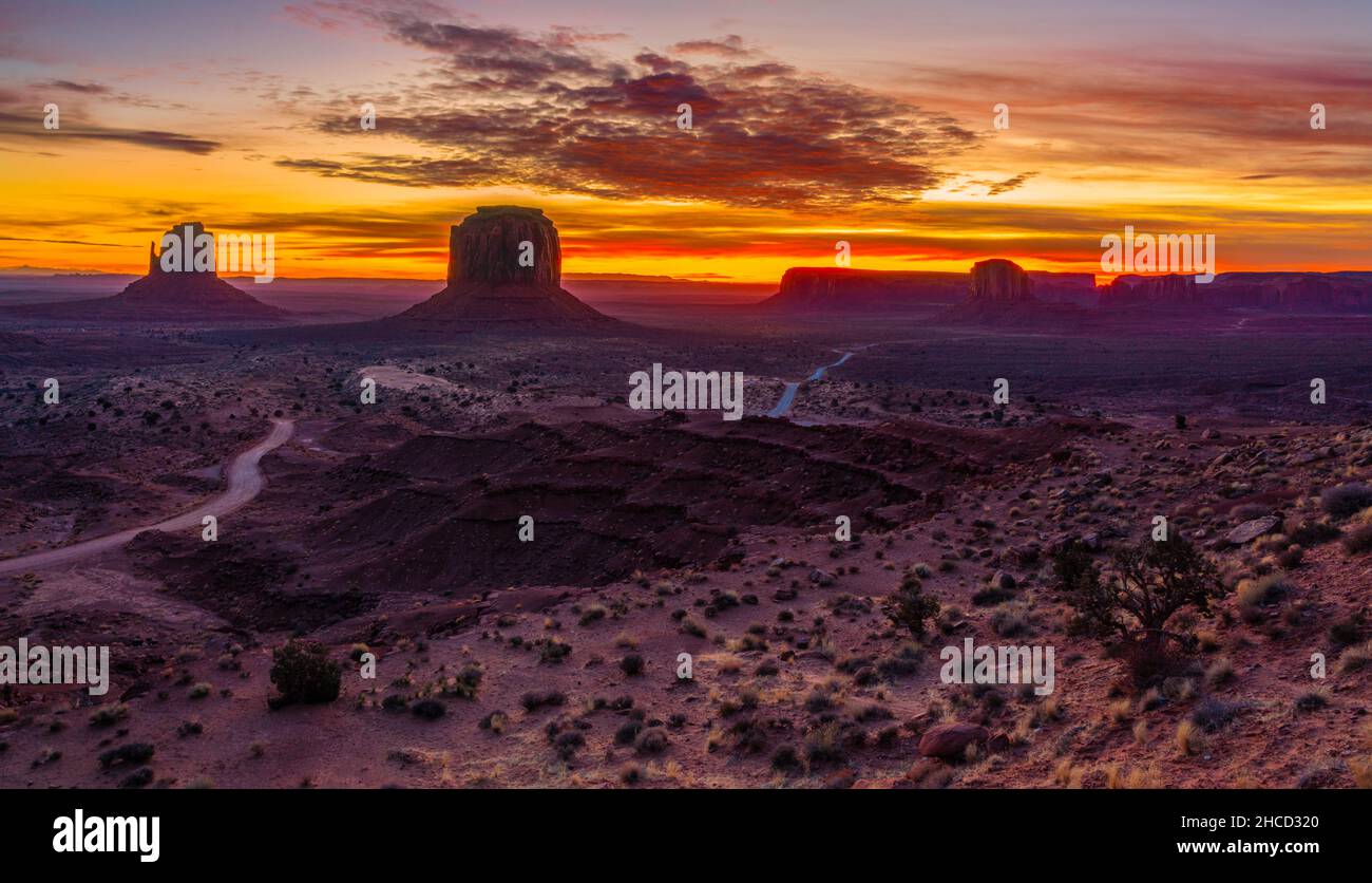 Oljato monument hi-res stock photography and images - Alamy