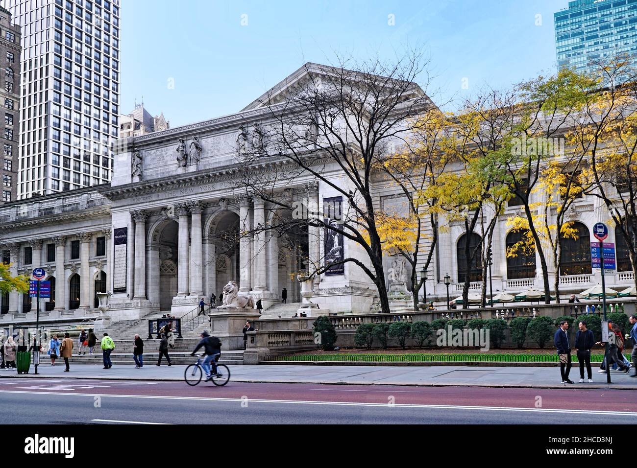 New York City, USA - November 17, 2021: The main branch of the New York ...