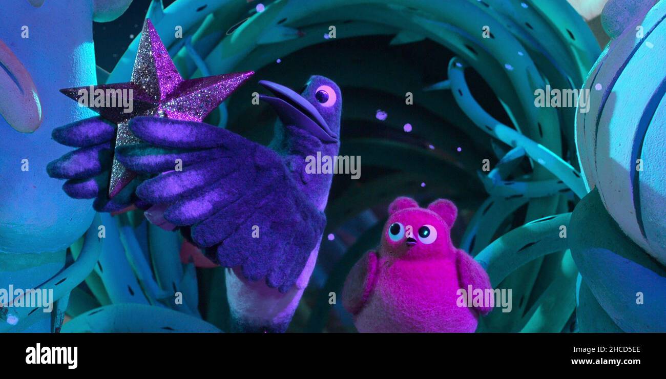 ROBIN ROBIN, from left: Magpie (voice: Richard E. Grant), Robin (voice ...