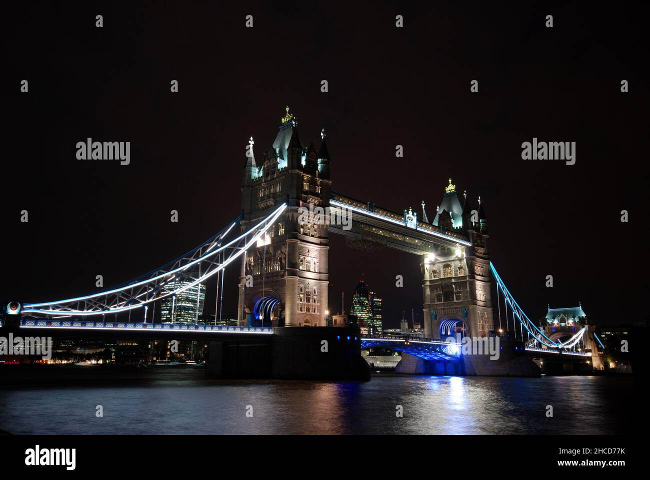 Wonderful london tower bridge night hi-res stock photography and images ...