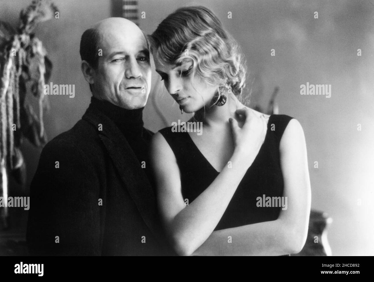 Fred Ward, Uma Thurman, on-set of the Film, "Henry & June", photo by ...