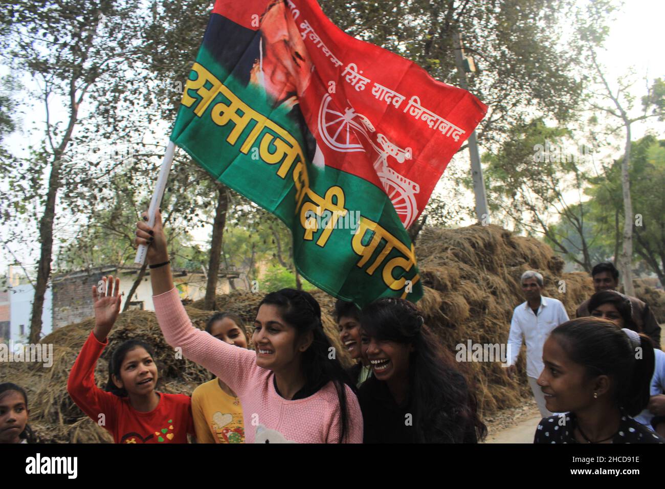 Samajwadi party flag hi-res stock photography and images - Alamy