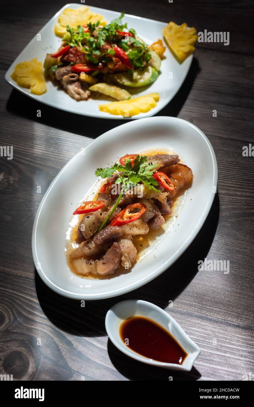 The dish of fried pork intestines with pineapple is very delicious ...