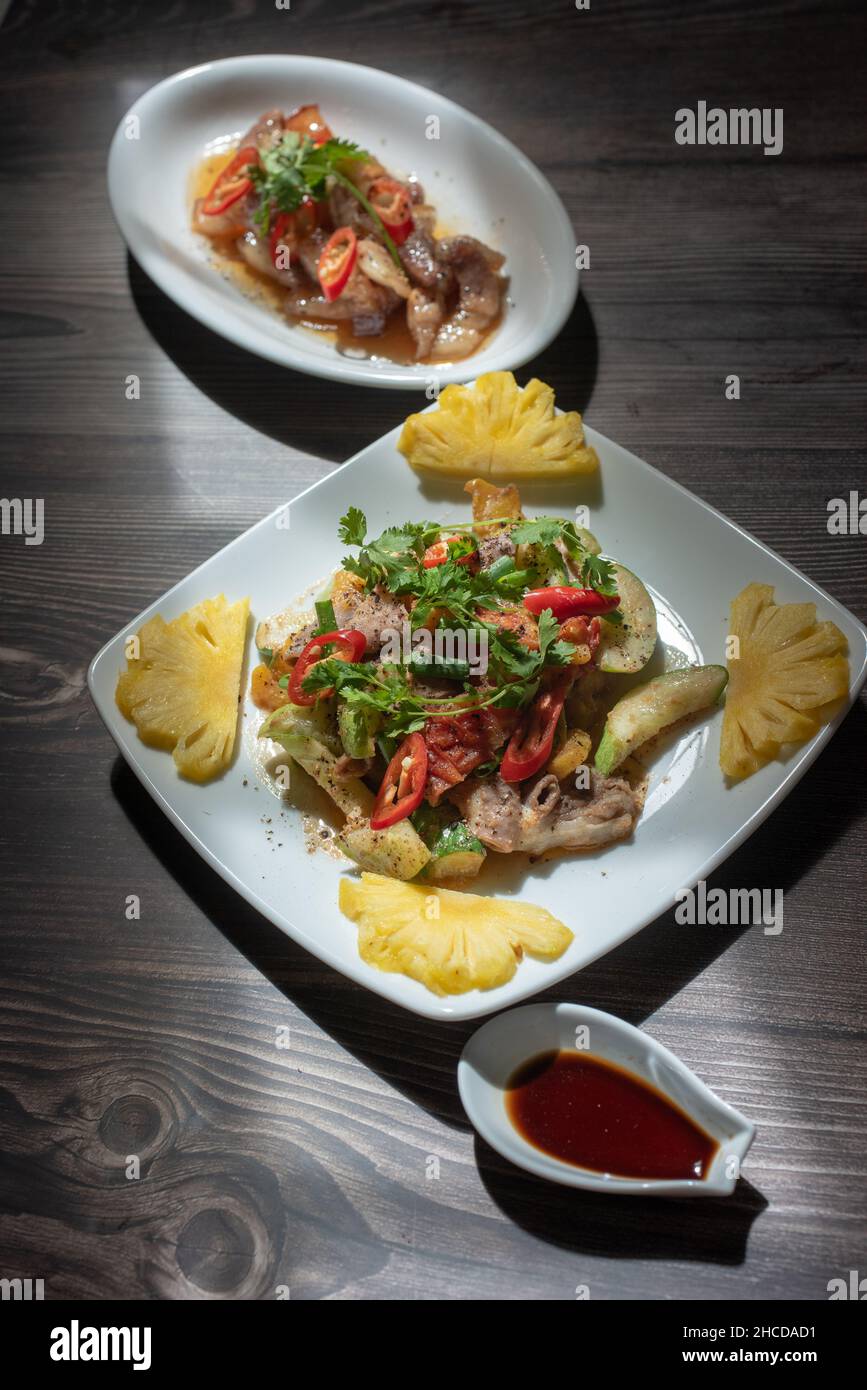 The dish of fried pork intestines with pineapple is very delicious ...