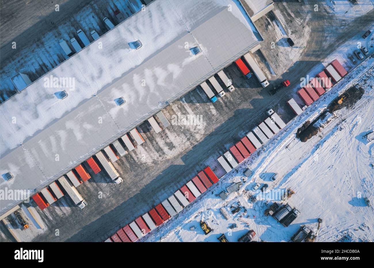 Truck loading dock parking lot hi-res stock photography and images - Alamy