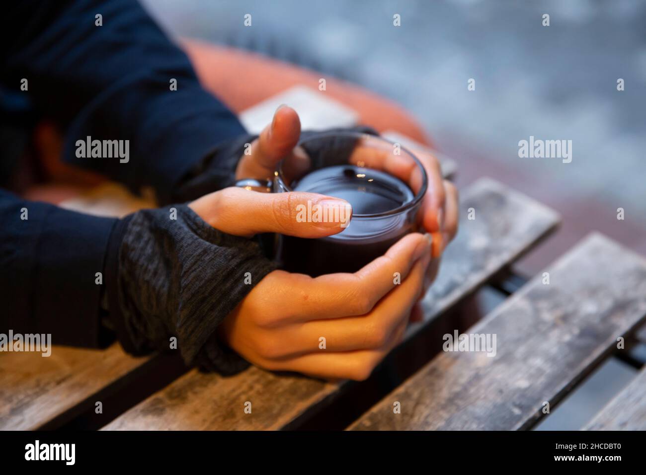 woman hand holding tea cup Stock Photo - Alamy