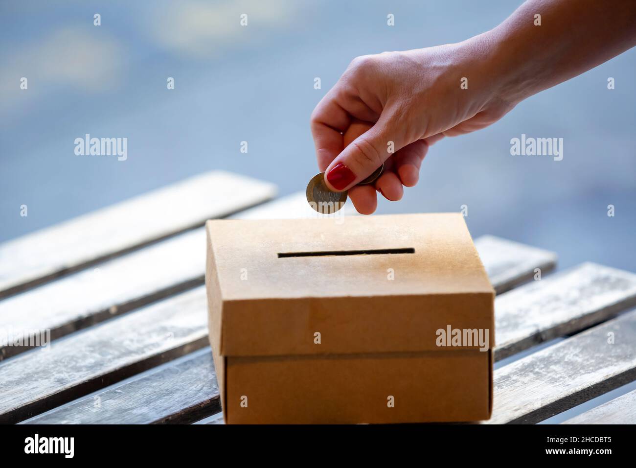 Hand throwing money hi-res stock photography and images - Alamy