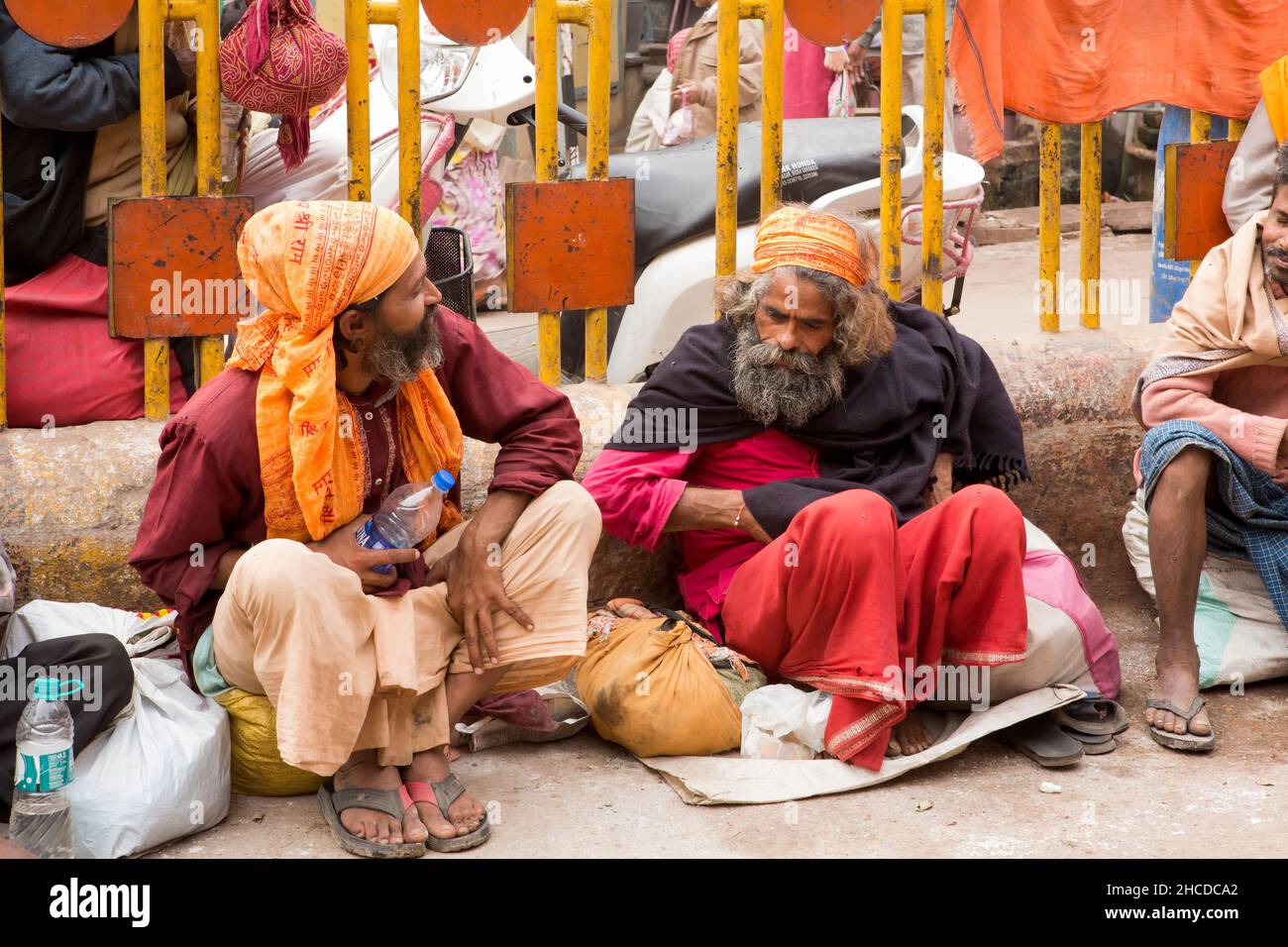 Beggars sitting hi-res stock photography and images - Alamy