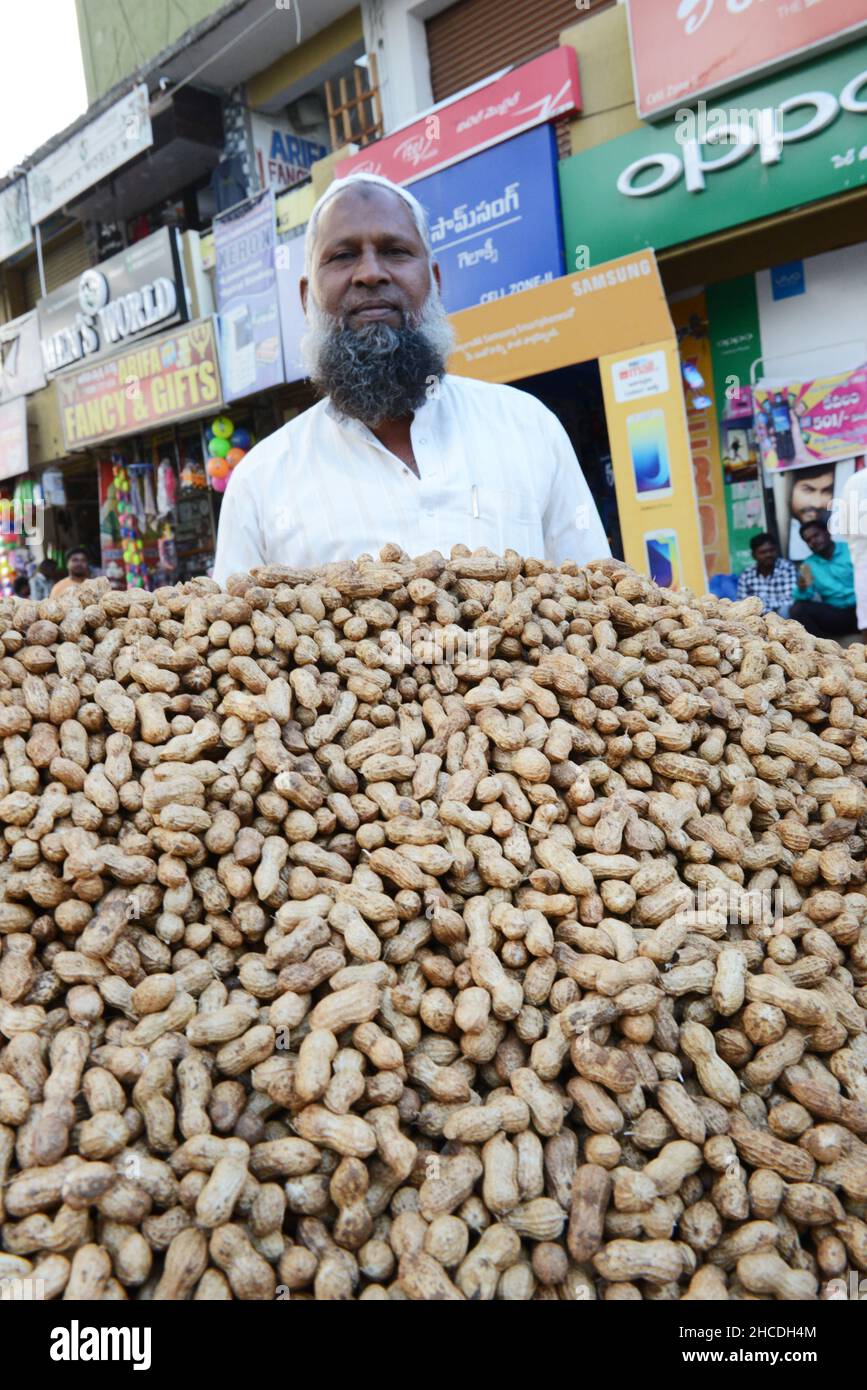 A groundnut vendor in Kuppam, Andhra Pradesh, India Stock Photo - Alamy