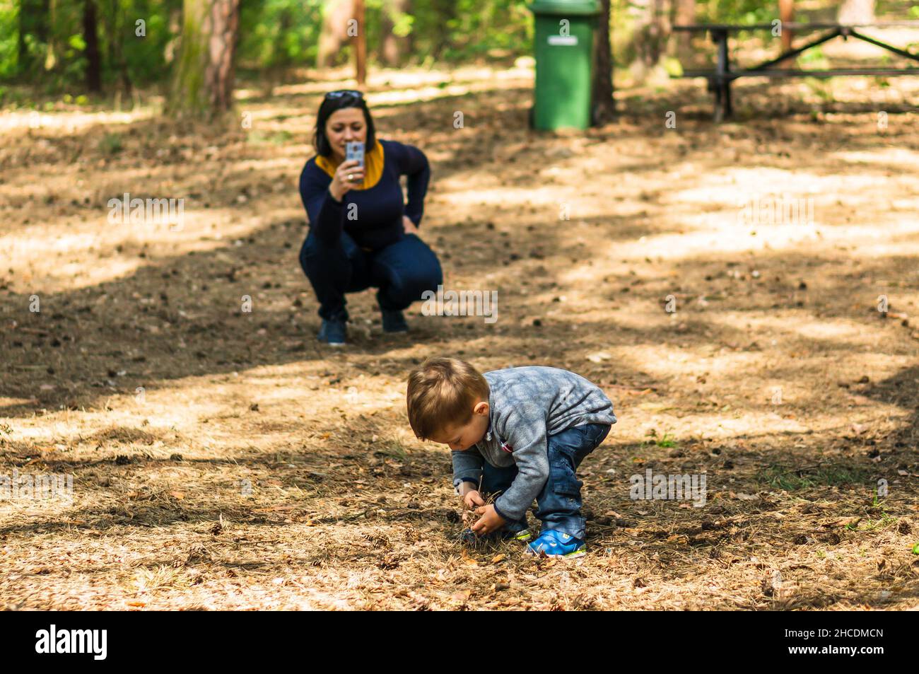 Boy looking at something on ground hi-res stock photography and images ...