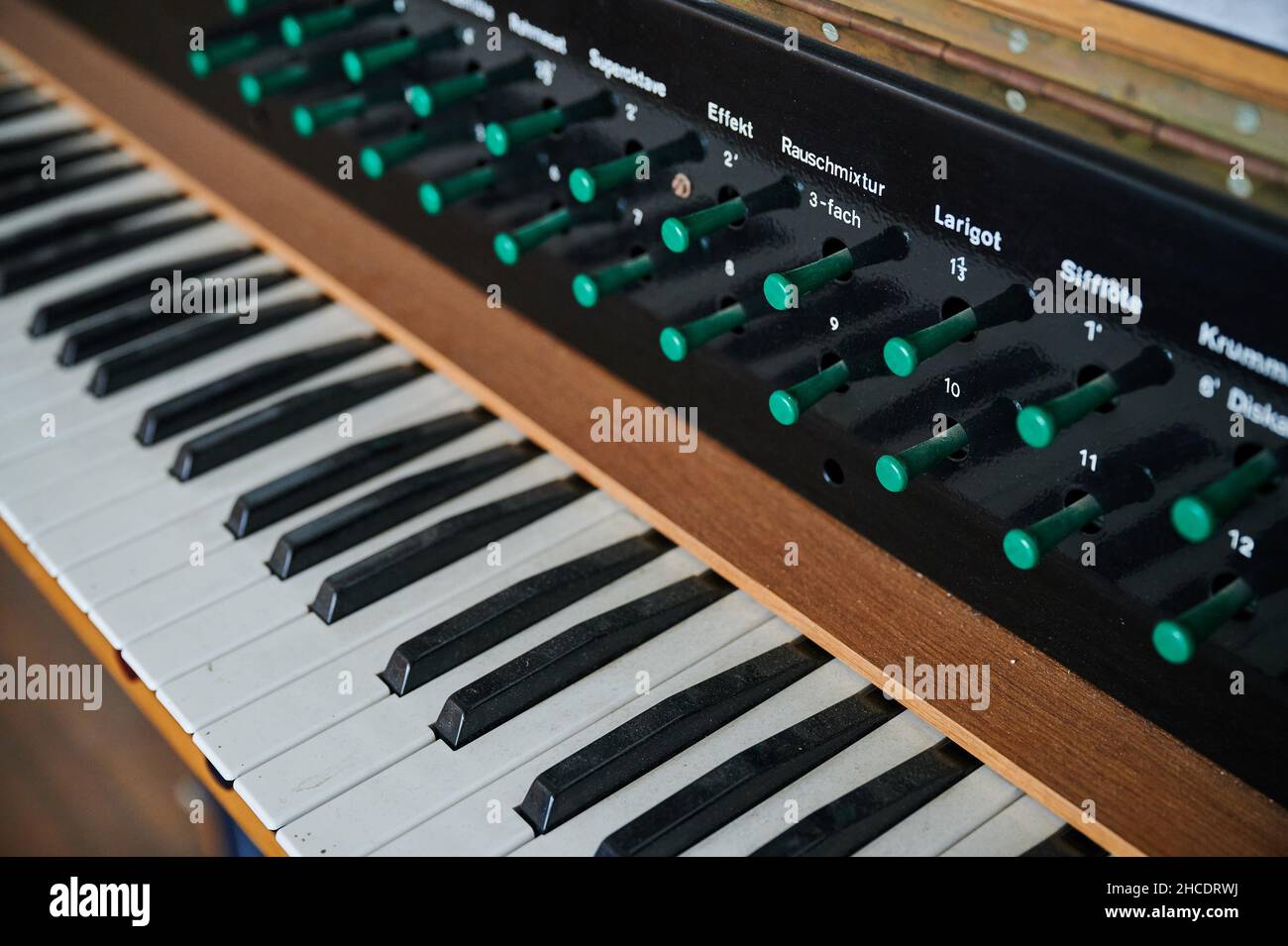 Berlin, Germany. 20th Dec, 2021. On an electronic organ in the former ...