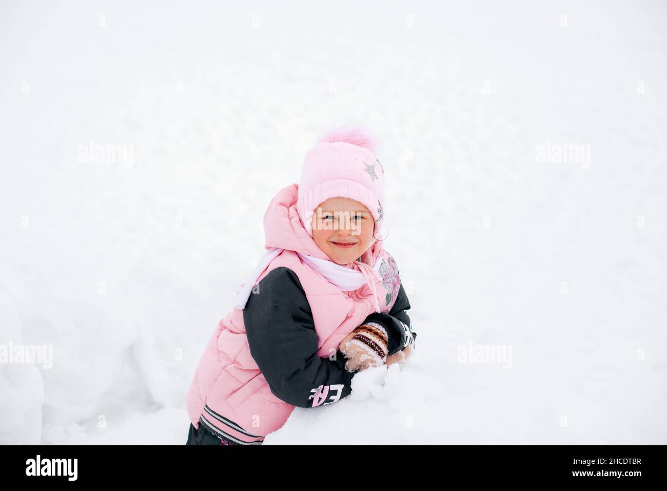 Portrait photo of kid looking into camera and smiling sitting in ...