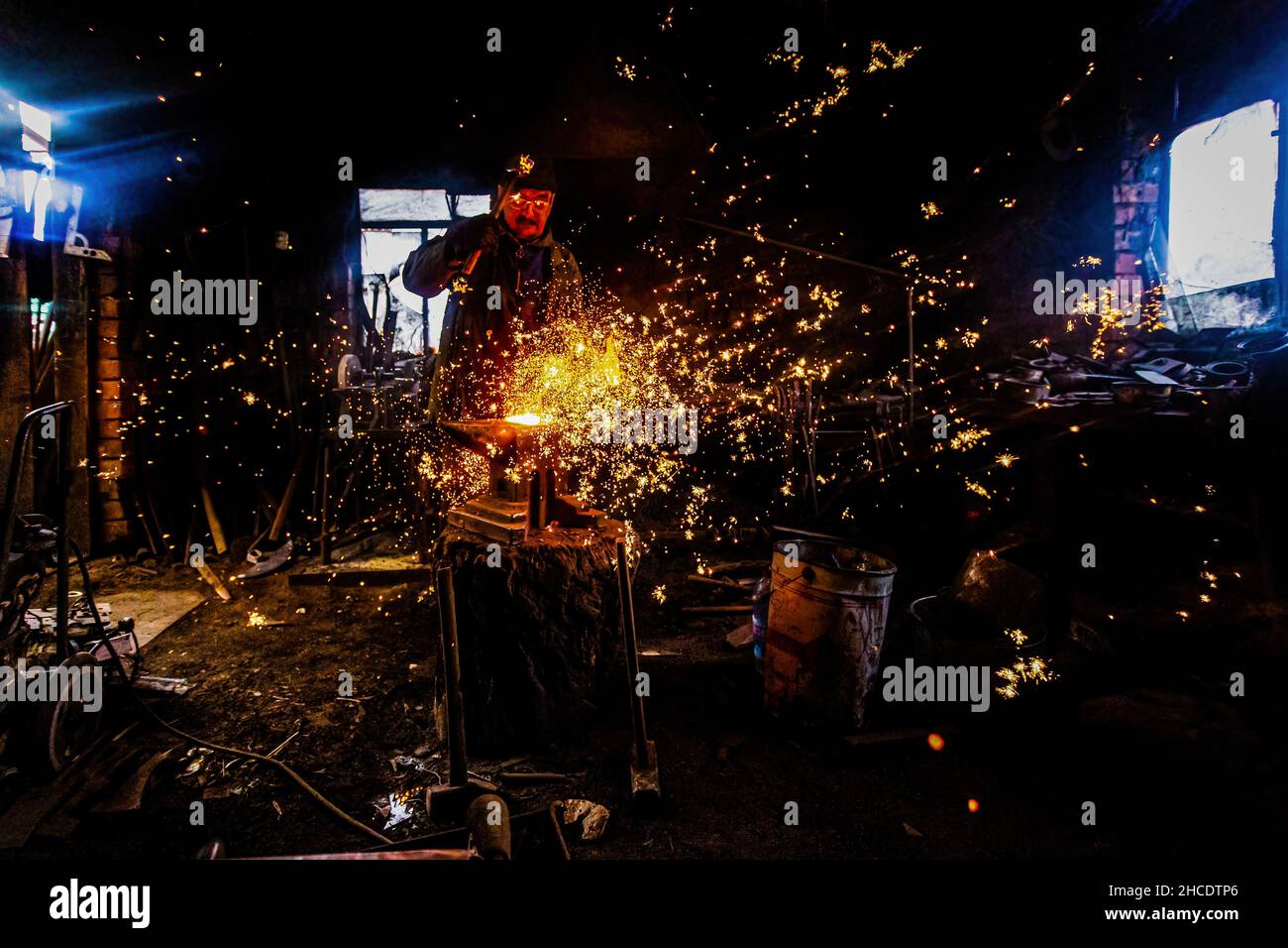 Molten metal sparks hi-res stock photography and images - Alamy