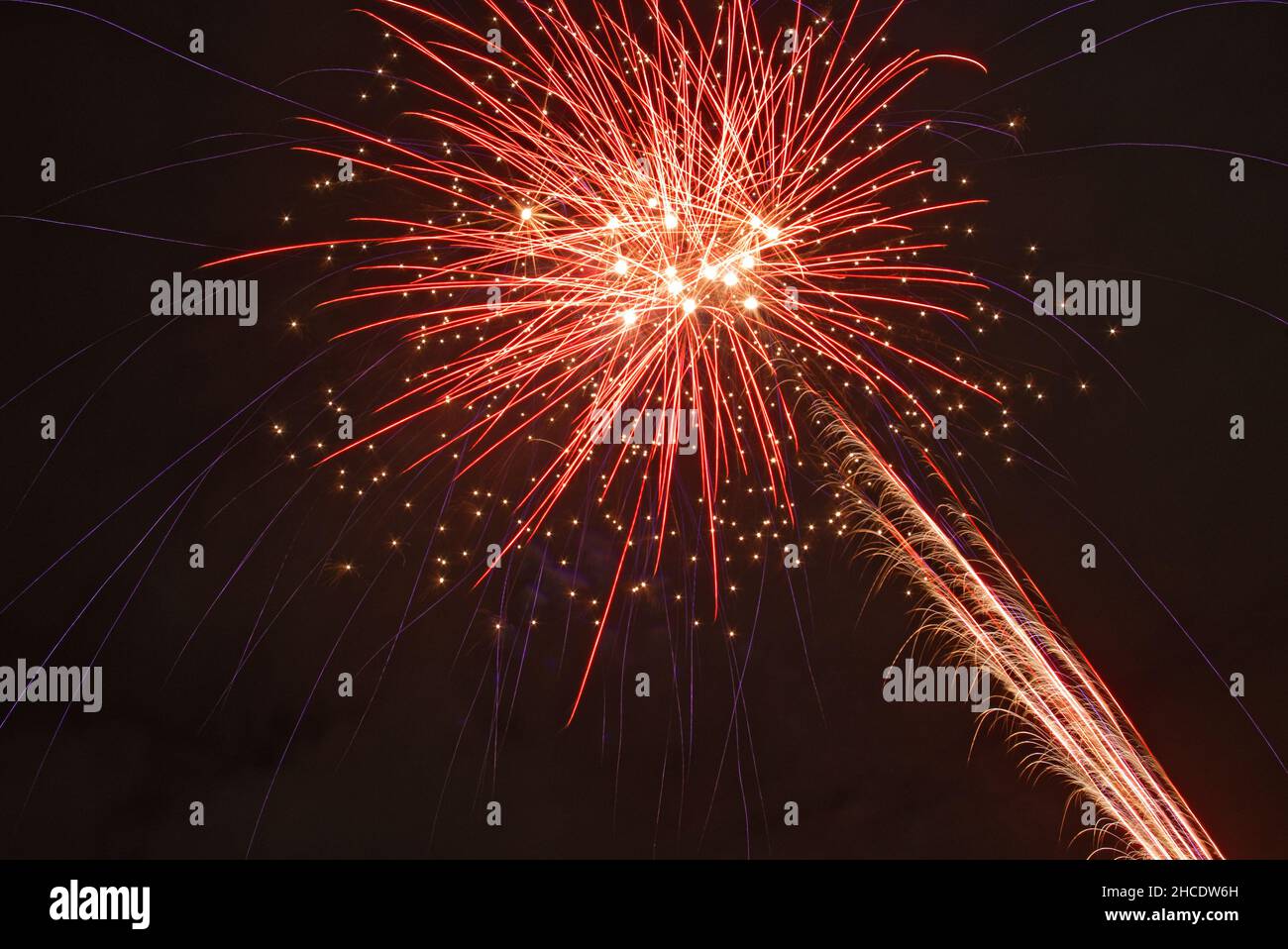 Red glowing fireworks hi-res stock photography and images - Alamy