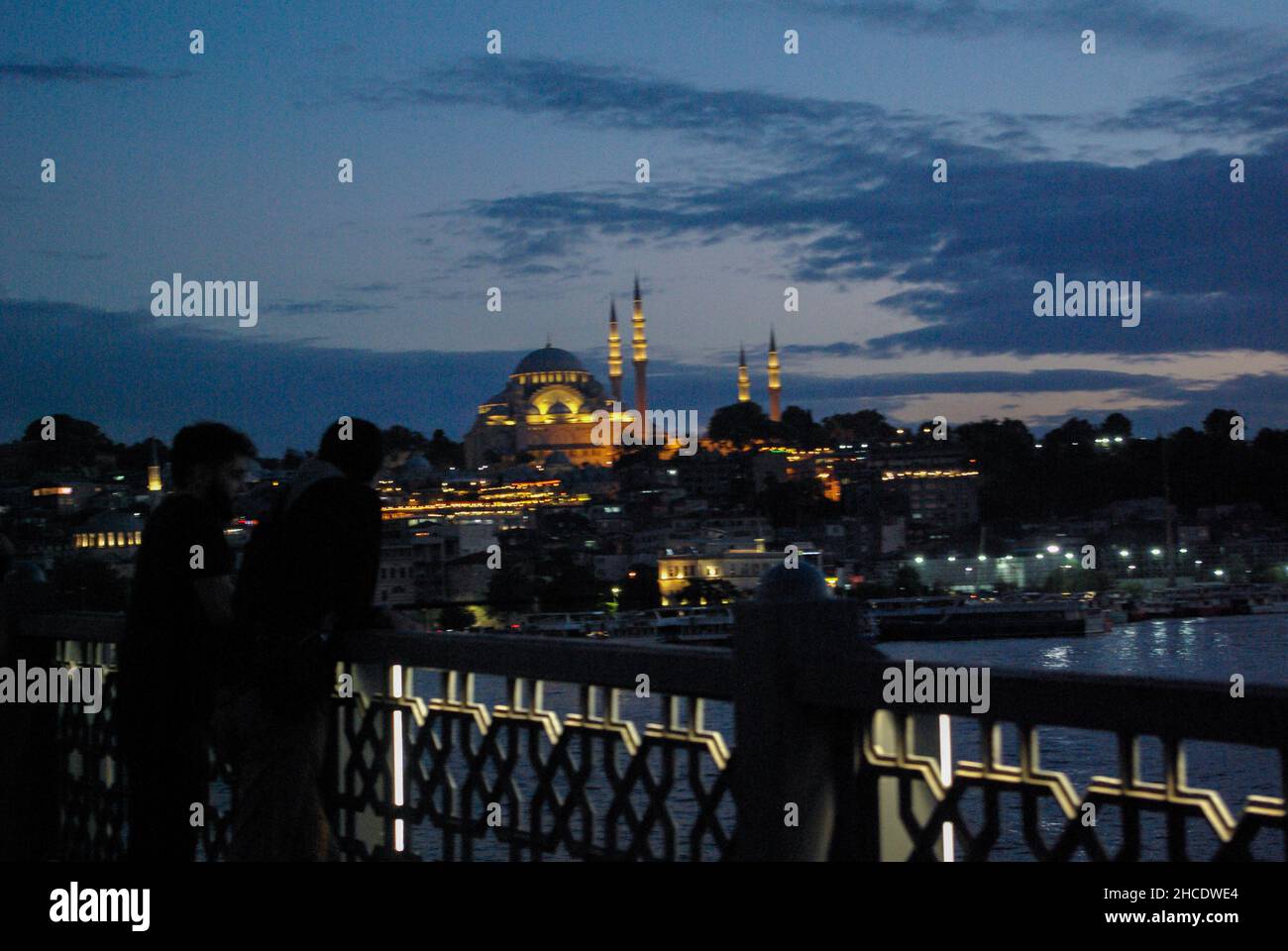 Night view of Istanbul cityscape with Suleymaniye Mosque, Turkey Stock ...