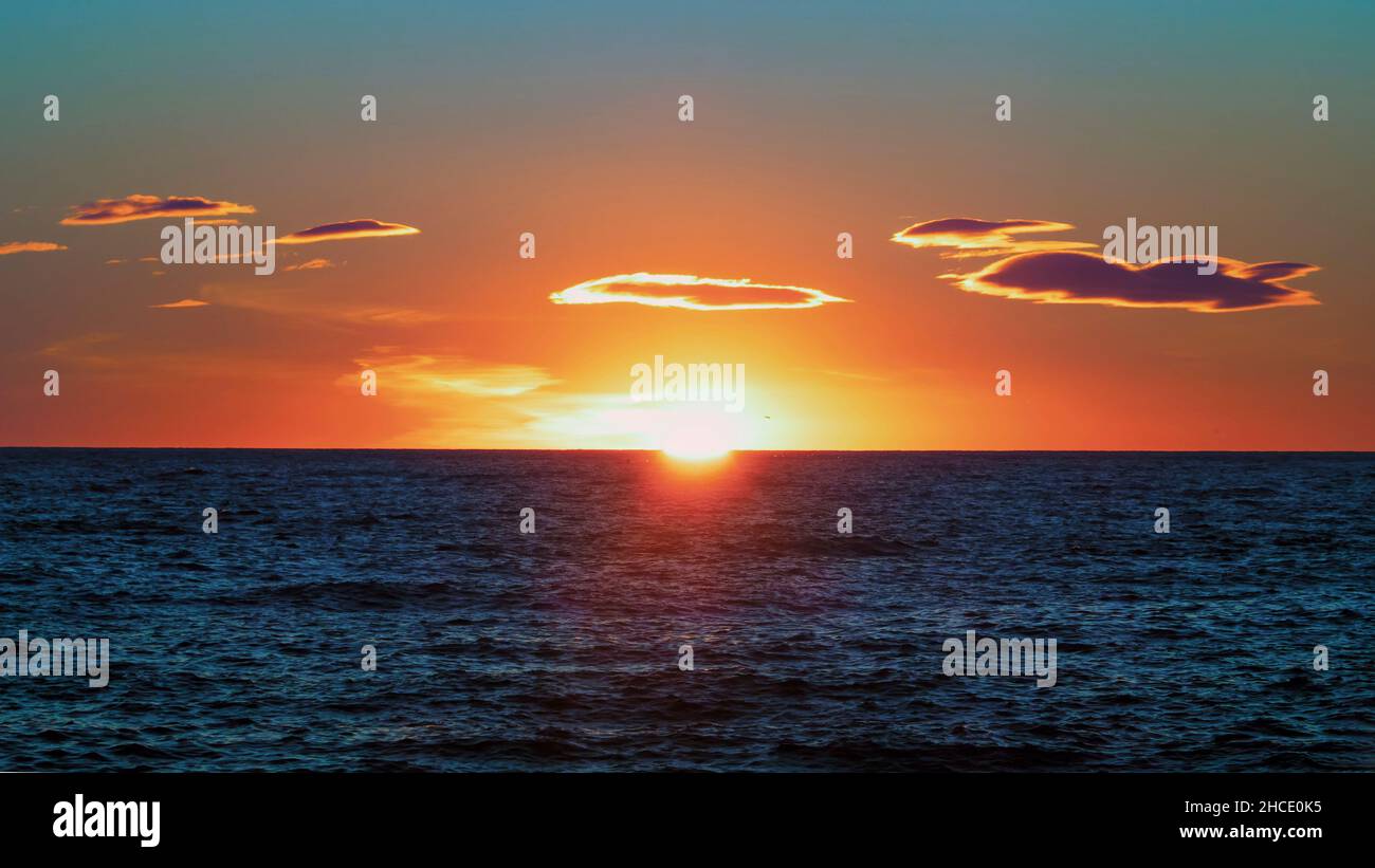 Sunlight reflection over the sea hi-res stock photography and images ...