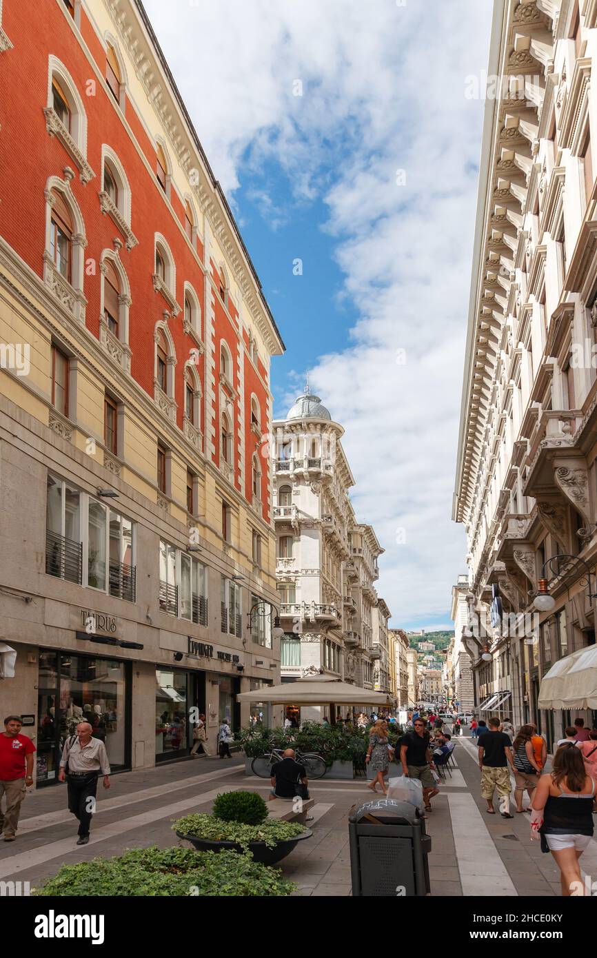 Via giulia street hi-res stock photography and images - Alamy