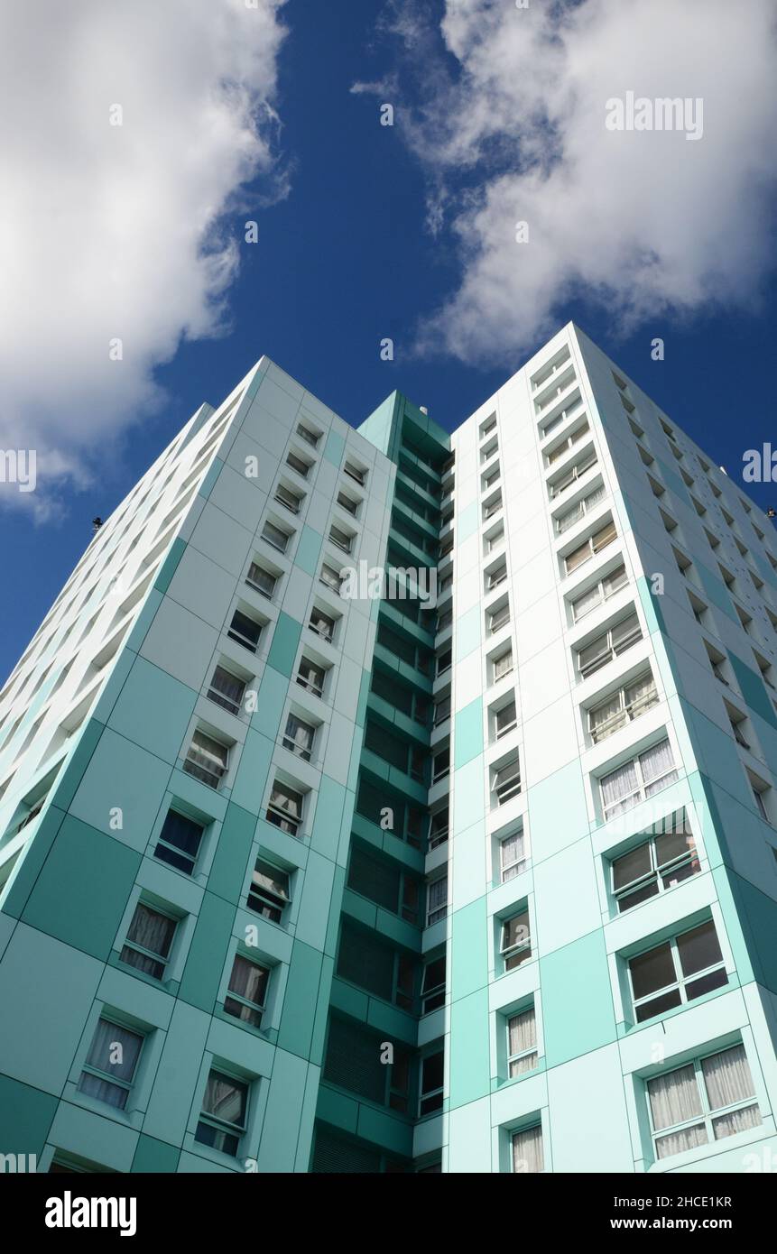 Acm cladding housing hi-res stock photography and images - Alamy