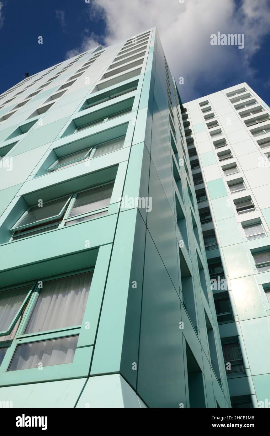 Acm cladding housing hi-res stock photography and images - Alamy