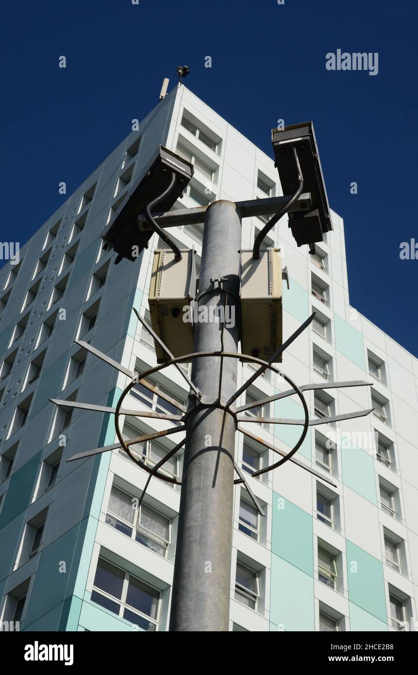 Combustible aluminium composite cladding hi-res stock photography and ...