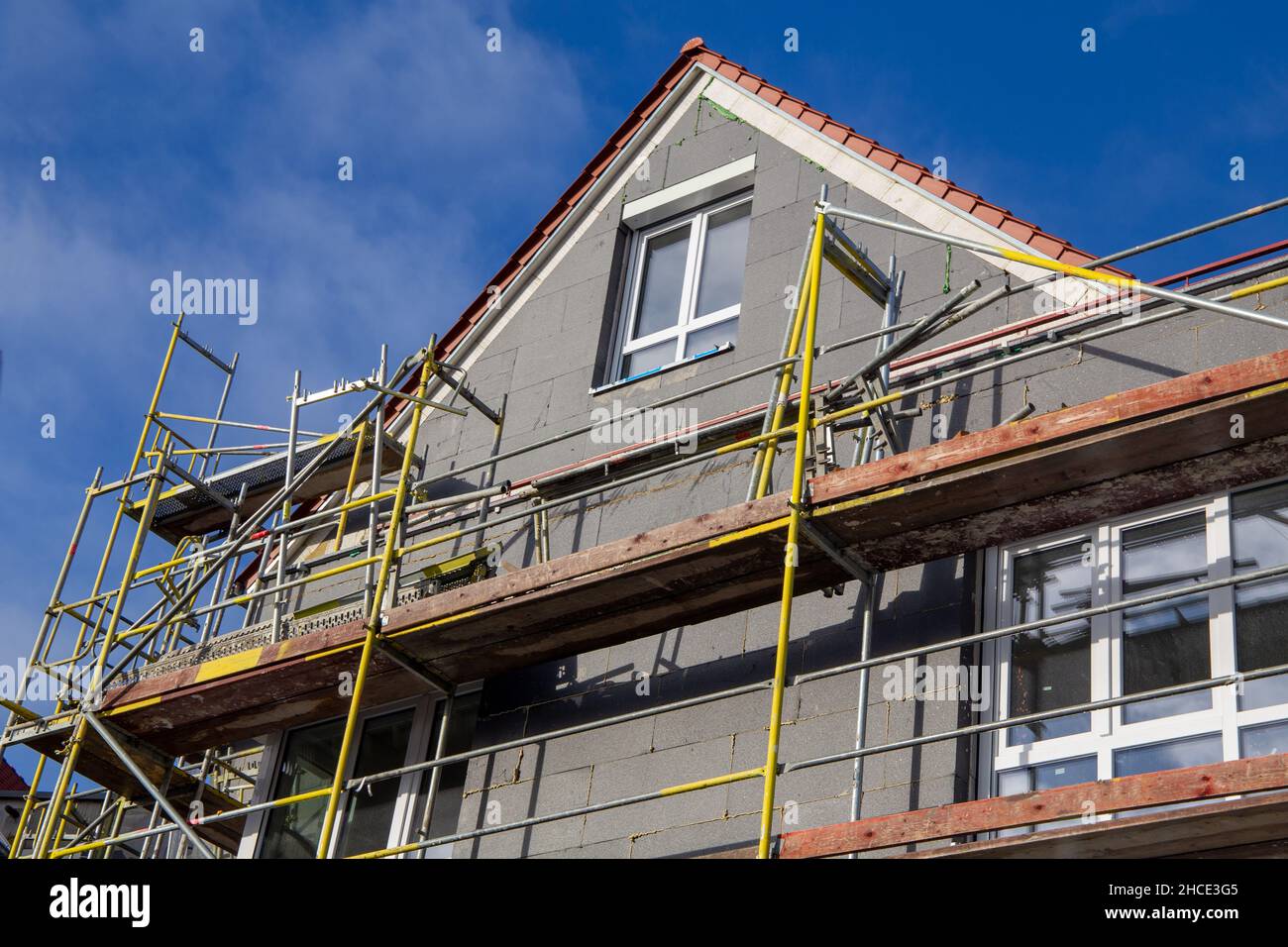 Thermal insulation of a house facade on a new building Stock Photo - Alamy