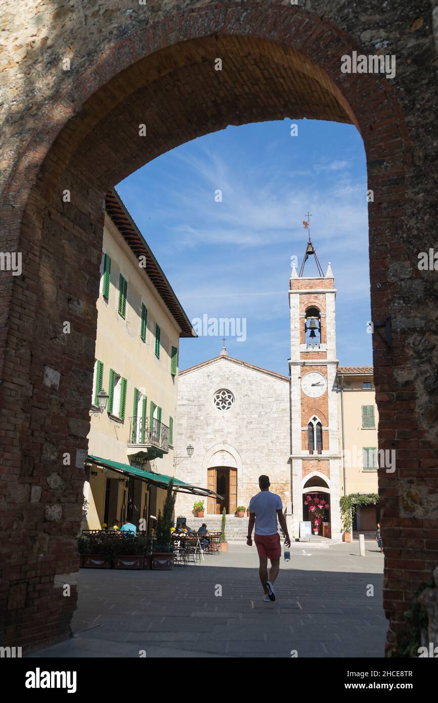 Piazza della Liberta’ square, UNESCO World Heritage Site, Val d’Orcia ...
