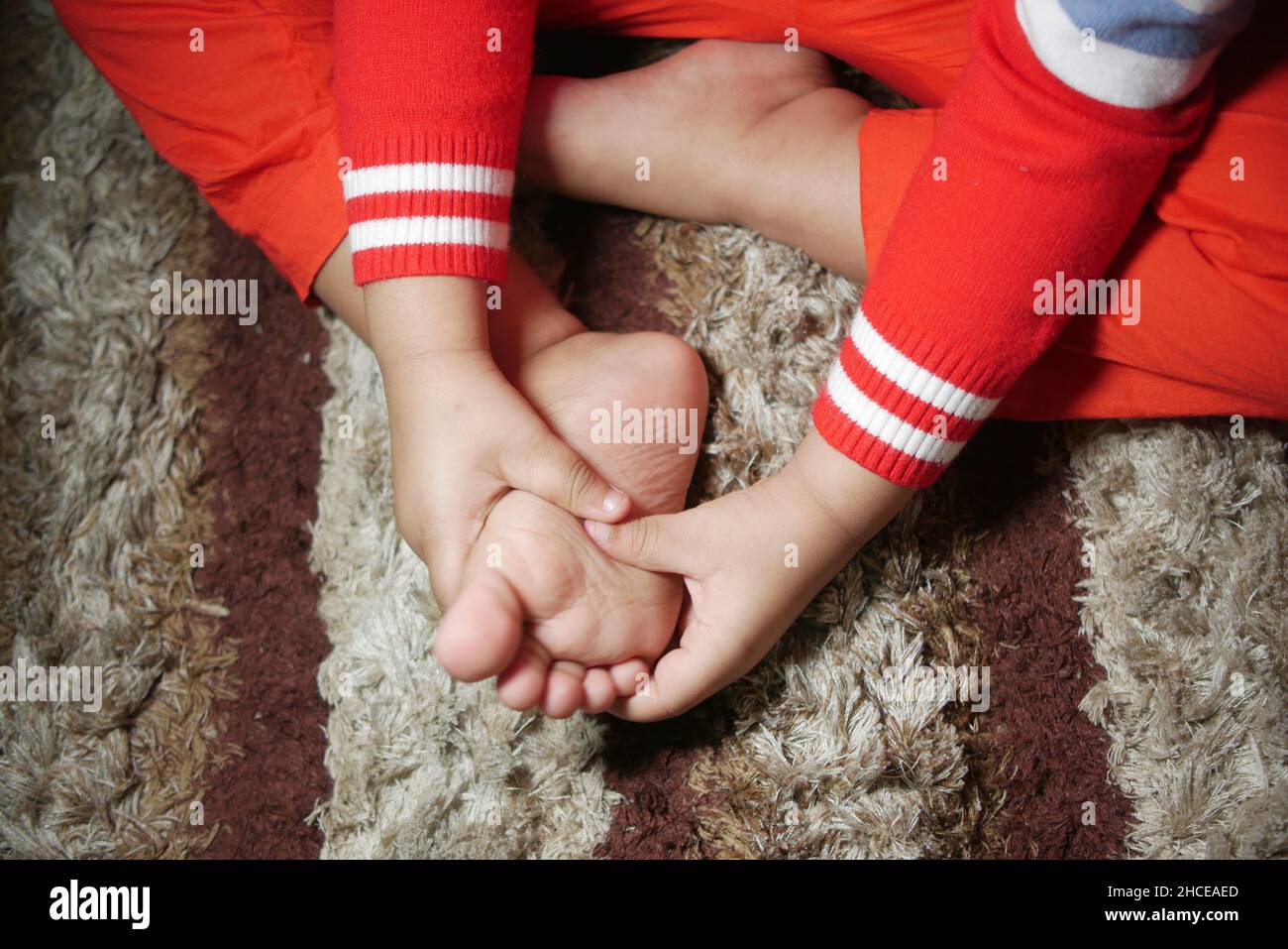 child girl suffering from itching skin, close up Stock Photo - Alamy