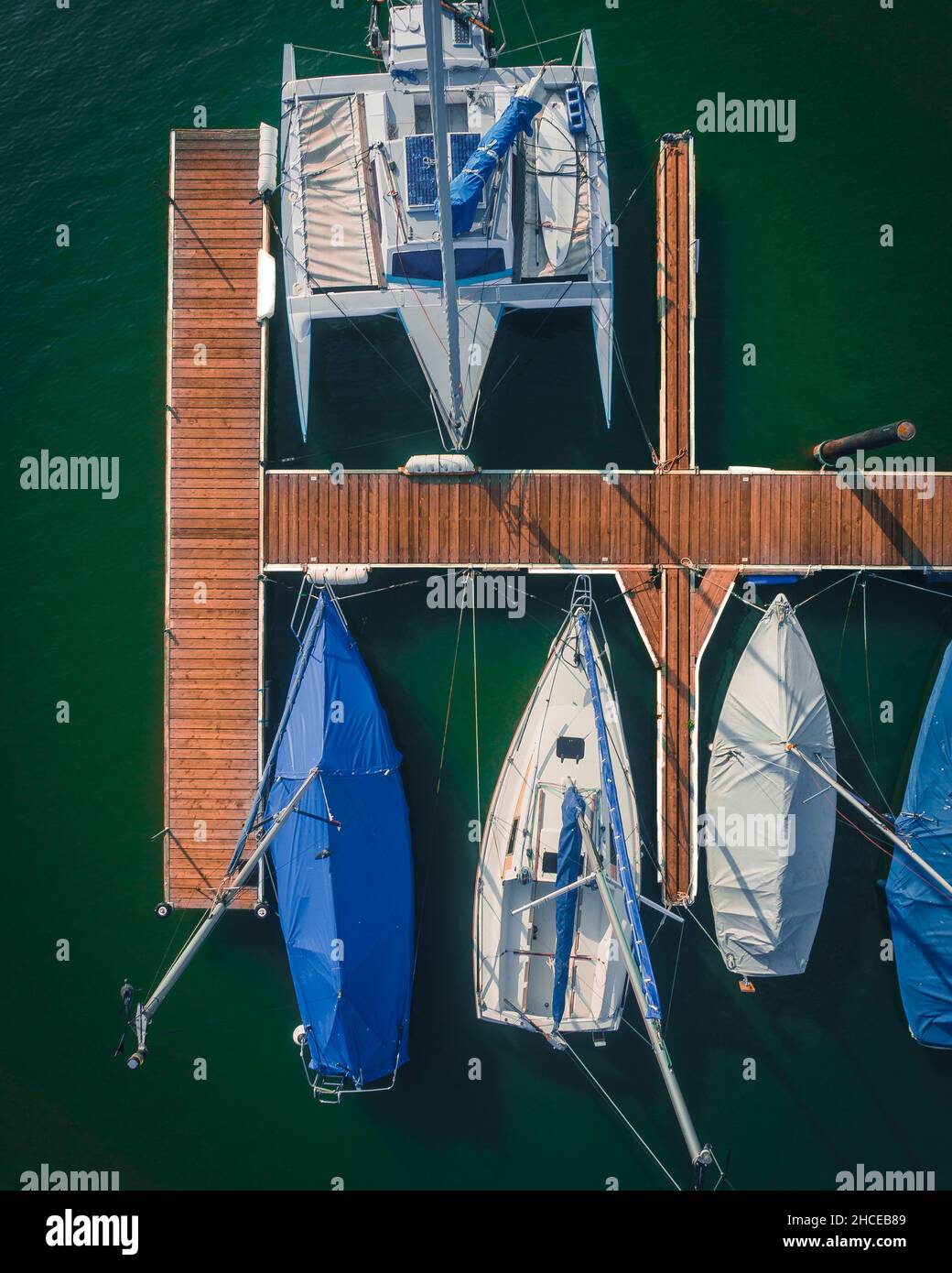 Top angle view boats hi-res stock photography and images - Alamy