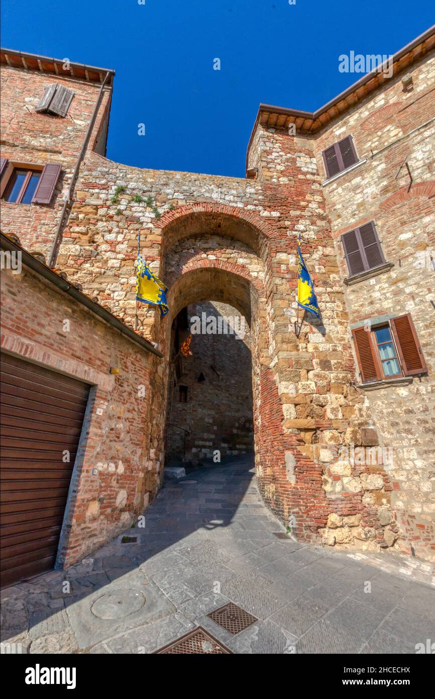 Montepulciano old town hi-res stock photography and images - Alamy