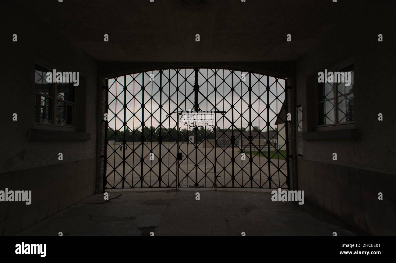 Arbeit macht frei door, Nazi concentration camp, Dachau, Germany Stock ...